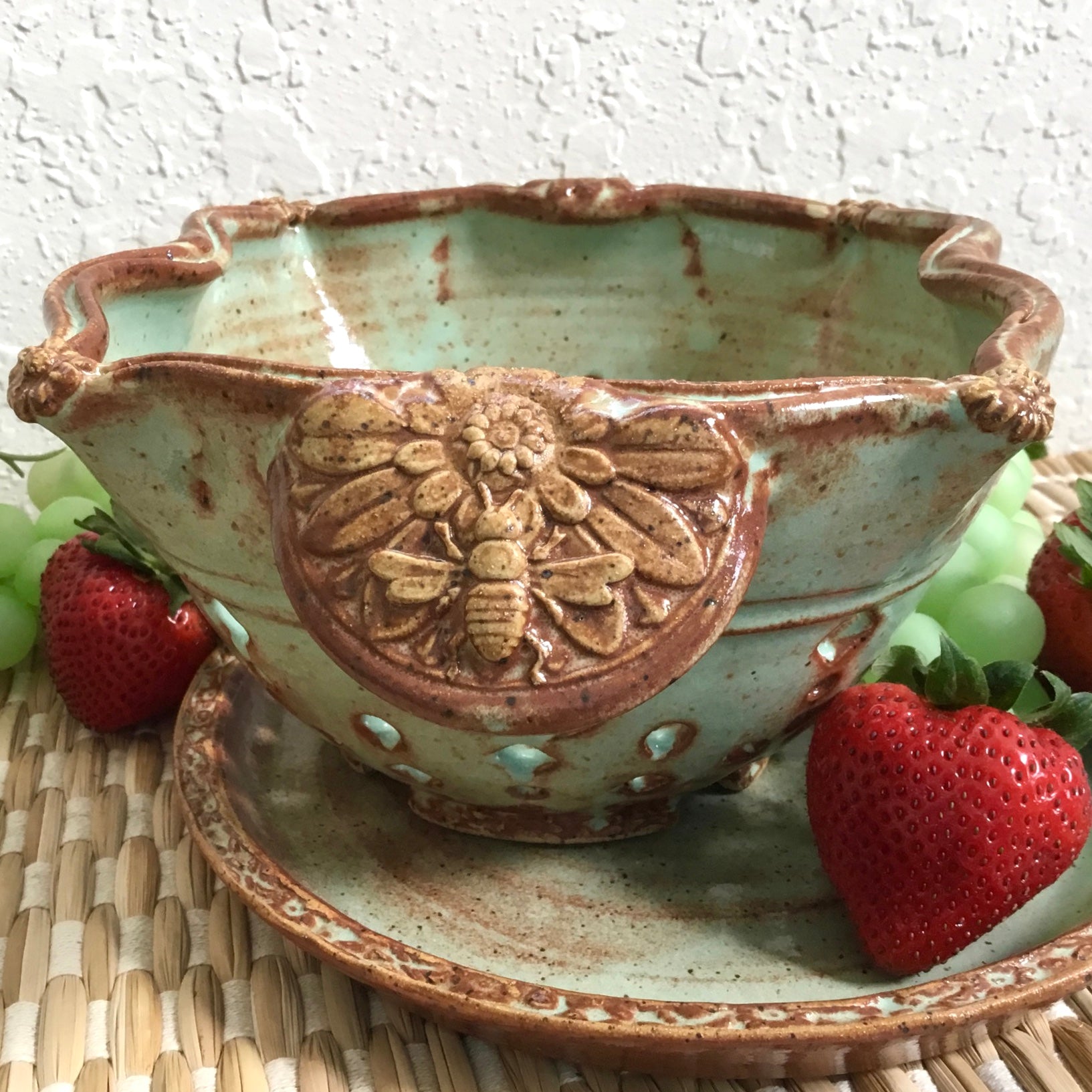 Pottery handcrafted and inspired by bees and nature. – Queen Bee Pottery